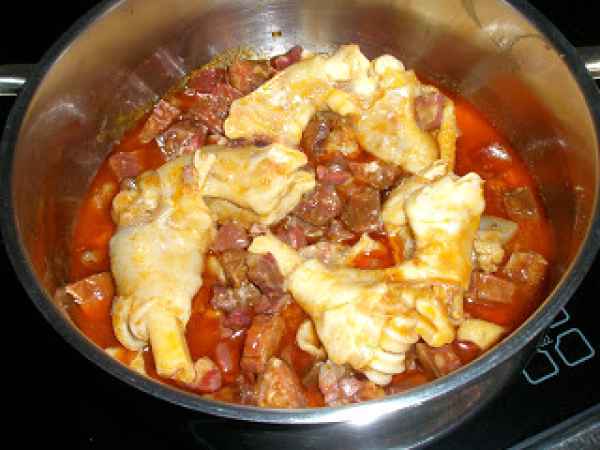 Receta de manitas de cordero con tomate fácil y sabrosa
