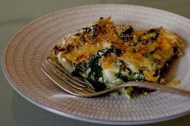 Acelgas gratinadas con piñones - Receta Petitchef