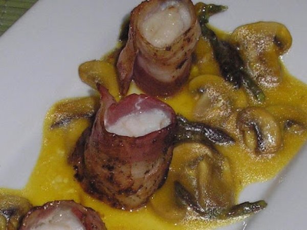 Albardar el rape... y acompañarlo con una salsita de champis y ...