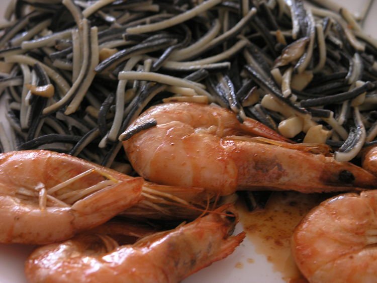 Receta de angulas de trigo con langostinos y ceps