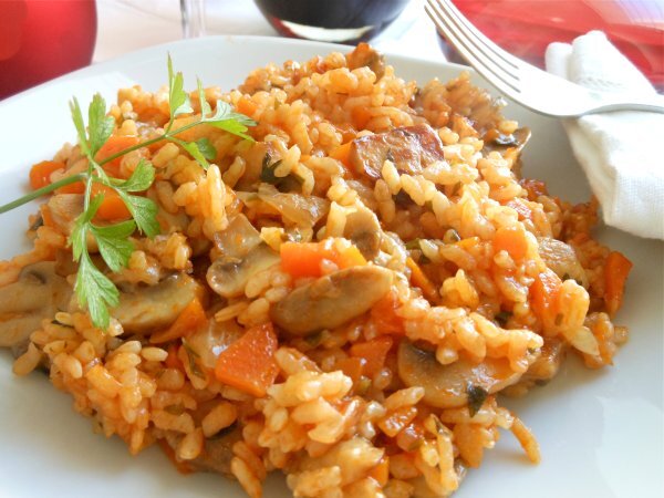 Receta de arroz con tomate y champiñones