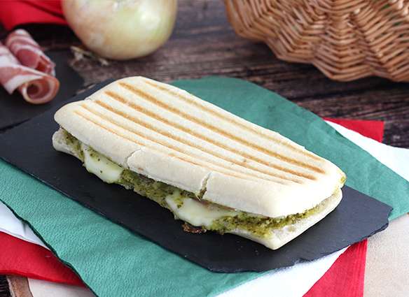 Receta de bocata italiano: pesto, mozzarella y bacon