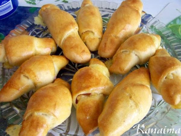 Receta de cachitos venezolanos de jamón y queso