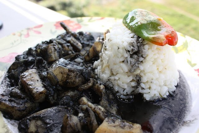 Cachón (sepia, choco...) en su tinta con compañia
