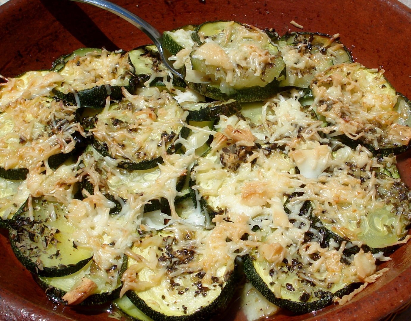 Receta de calabacín al horno con hierbas y queso