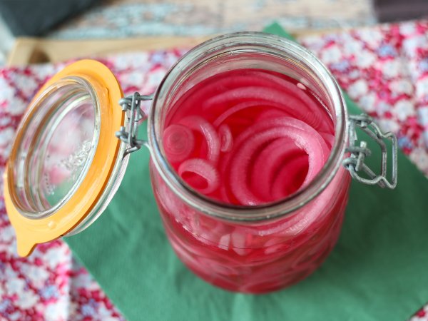 Receta de cebolla encurtida, aderezo perfecto para platos