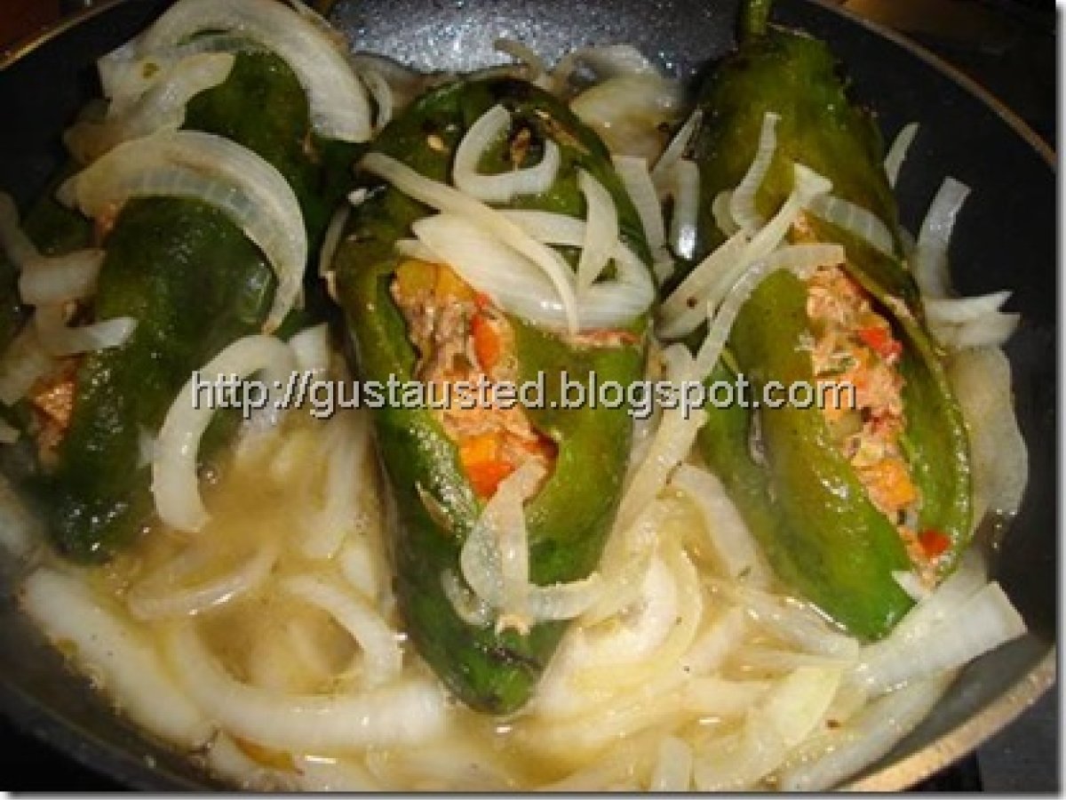 Chiles rellenos de salpicon de atun a la vinagreta receta - Receta ...