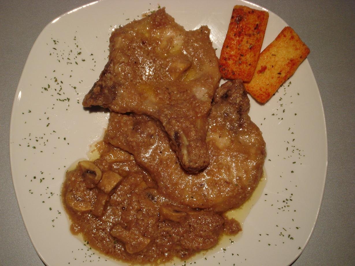 Receta de chuletas con salsa de almendras y champiñones