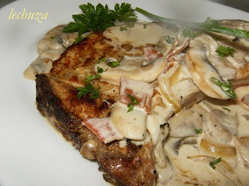 Receta de chuletas de cerdo con salsa de champiñones