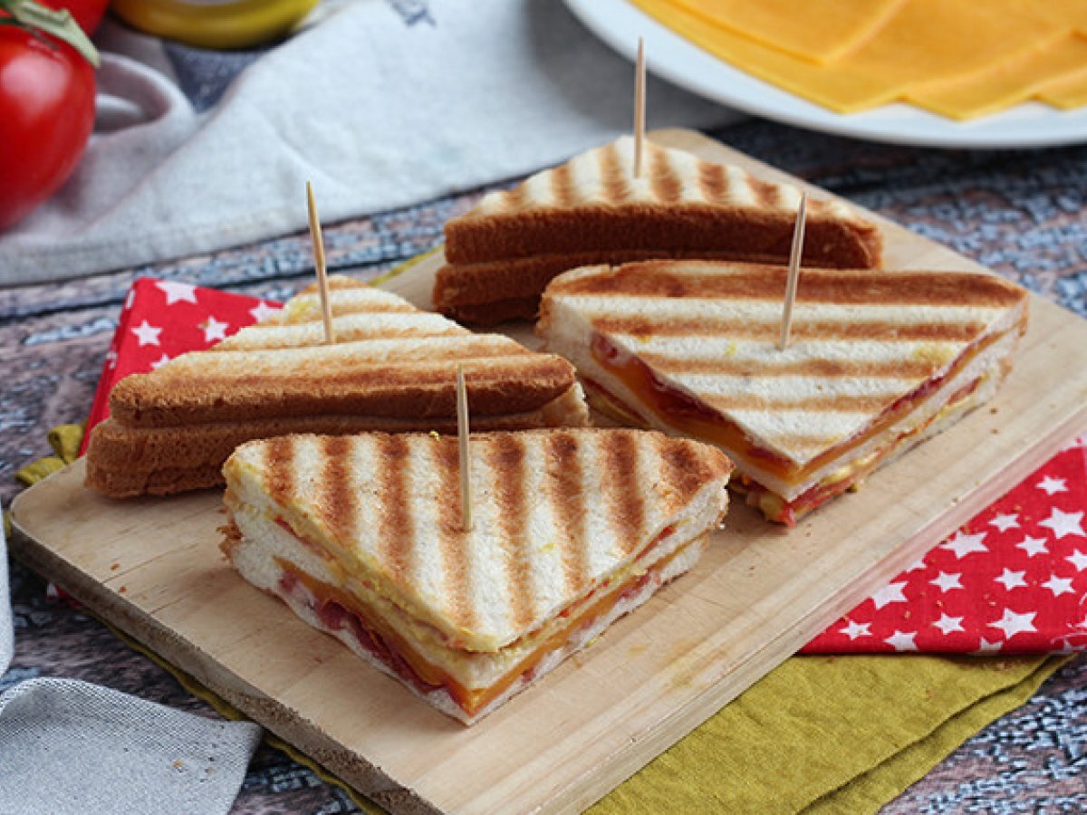 Receta de sándwich club americano