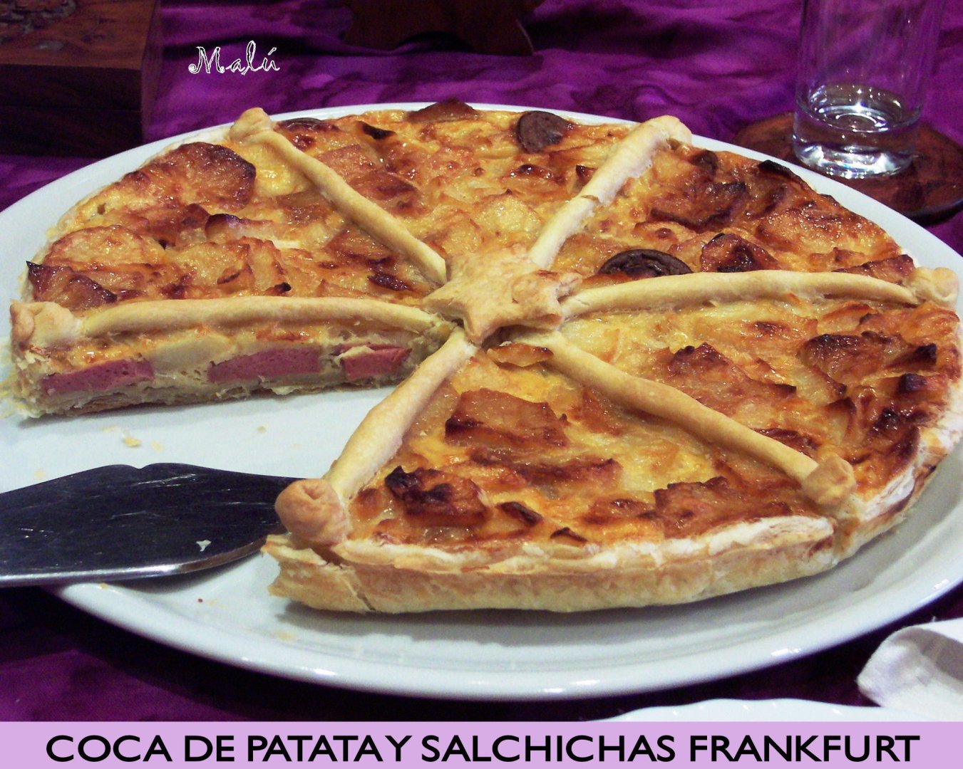 Receta de coca de patata con salchichas frankfurt
