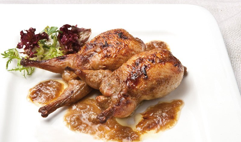 Receta de codornices rellenas de foie al oporto