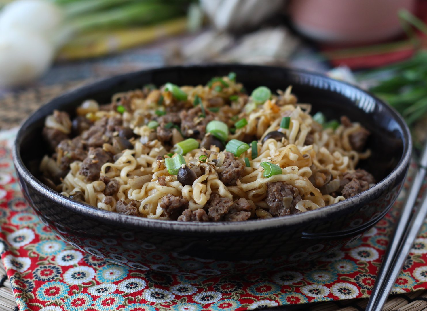 ¿cómo preparar fideos instantáneos? receta rápida con ternera y champiñones