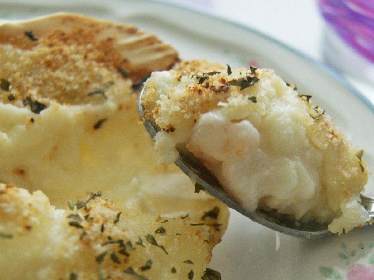 Receta de conchas rellenas de merluza y gambas fácil