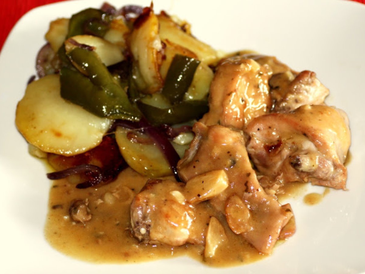 Receta de conejo o pollo en trozos con patatas pobres