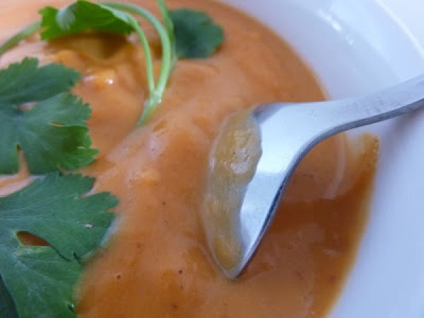 Receta de crema de batata, curry rojo y leche de coco
