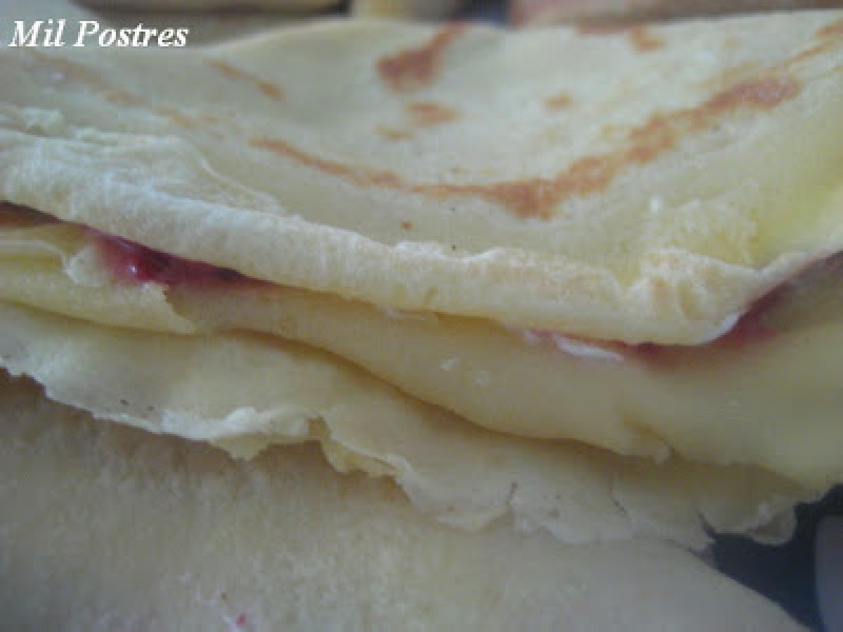 Receta de crepes con queso fresco y mermelada de cerezas