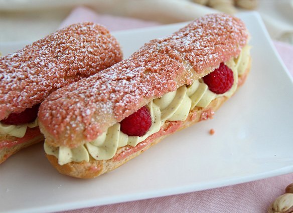Receta de éclairs de pistacho y frambuesas