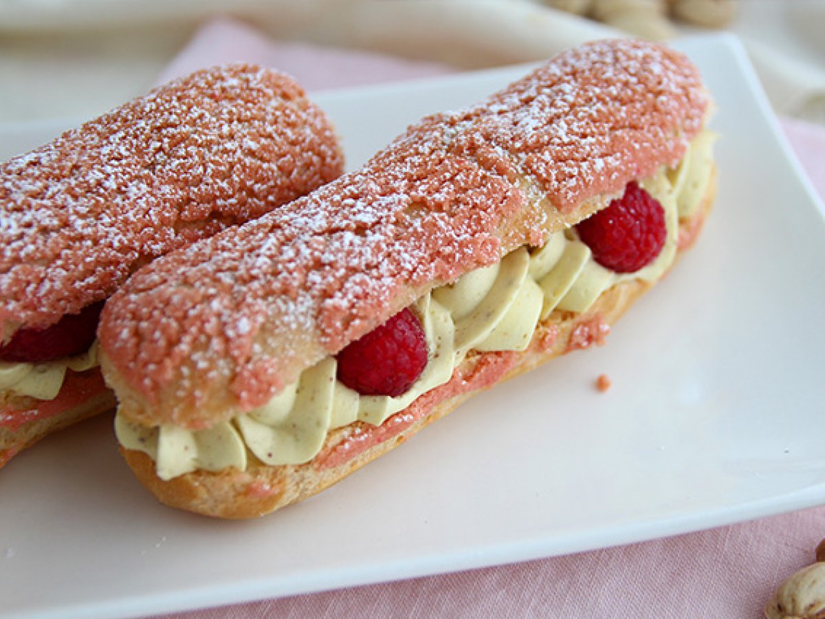 Receta de éclairs de pistacho y frambuesas