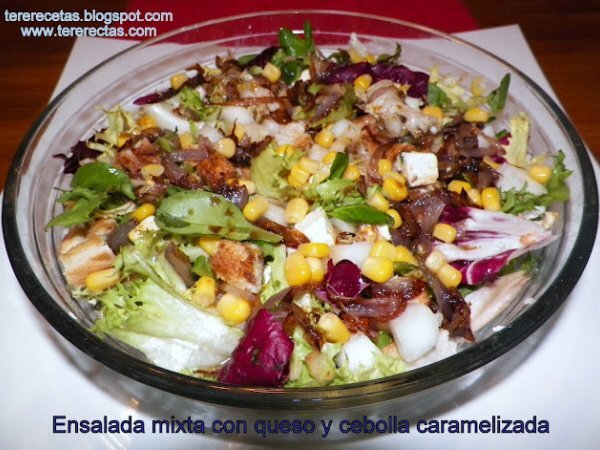 Receta de ensalada mixta con queso y cebolla fácil