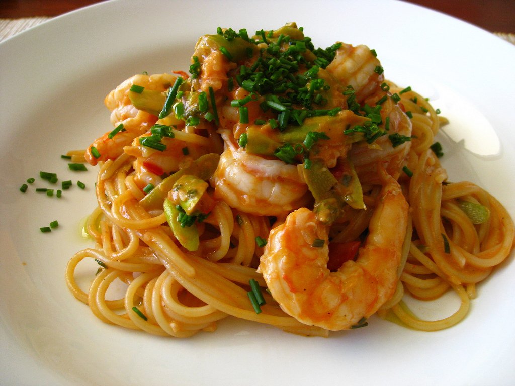 Receta de espaguetis con gambas fáciles y rápidas