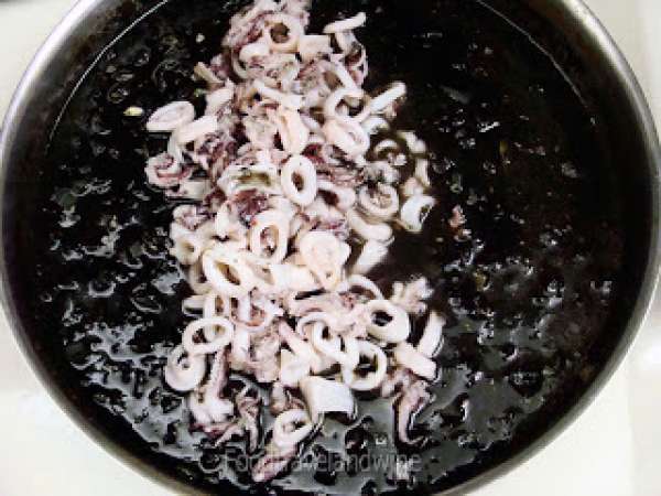 Receta de fideos con calamares y tinta de calamar