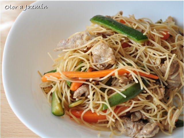 Receta de fideos de arroz con cerdo y verduras