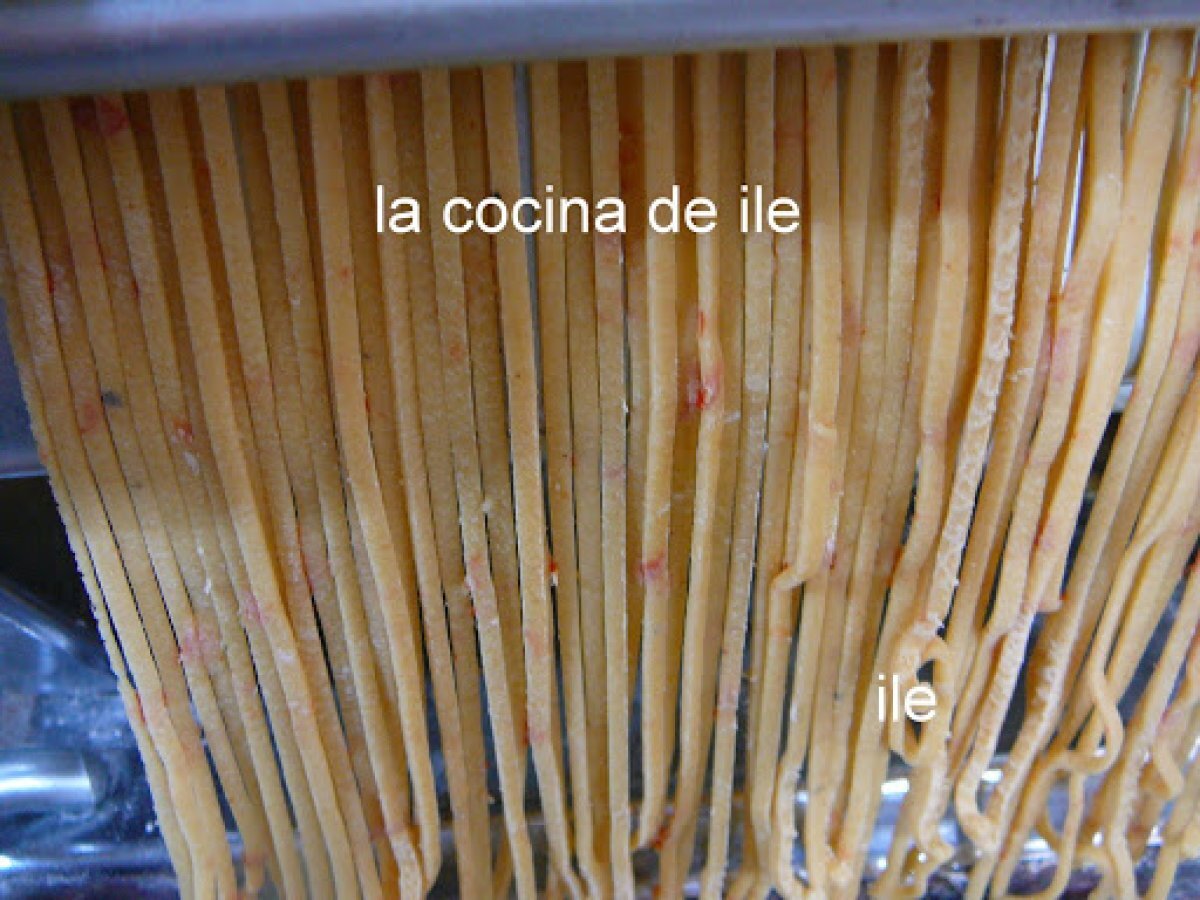 Fideos o tallarines de morrones o pimientos rojos - Receta Petitchef