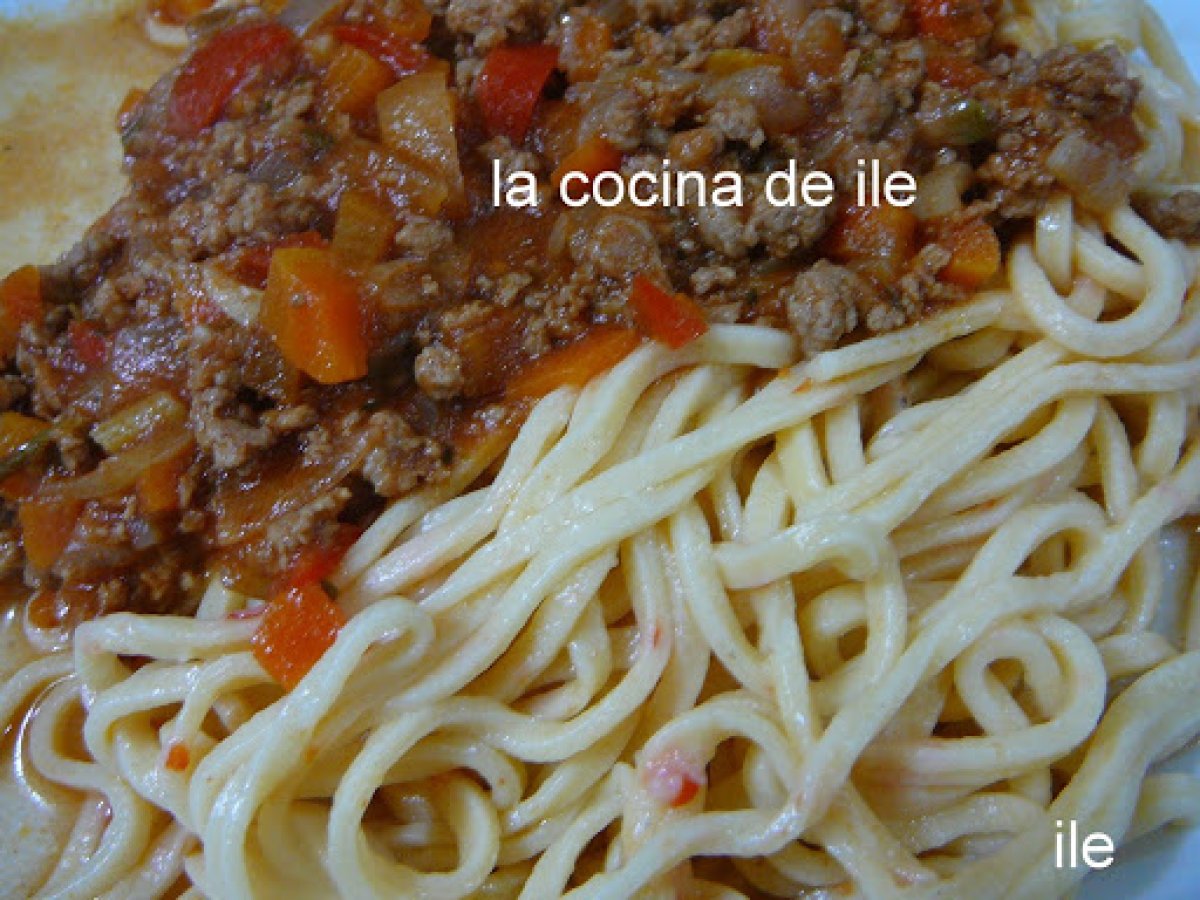 Fideos o tallarines de morrones o pimientos rojos - Receta Petitchef