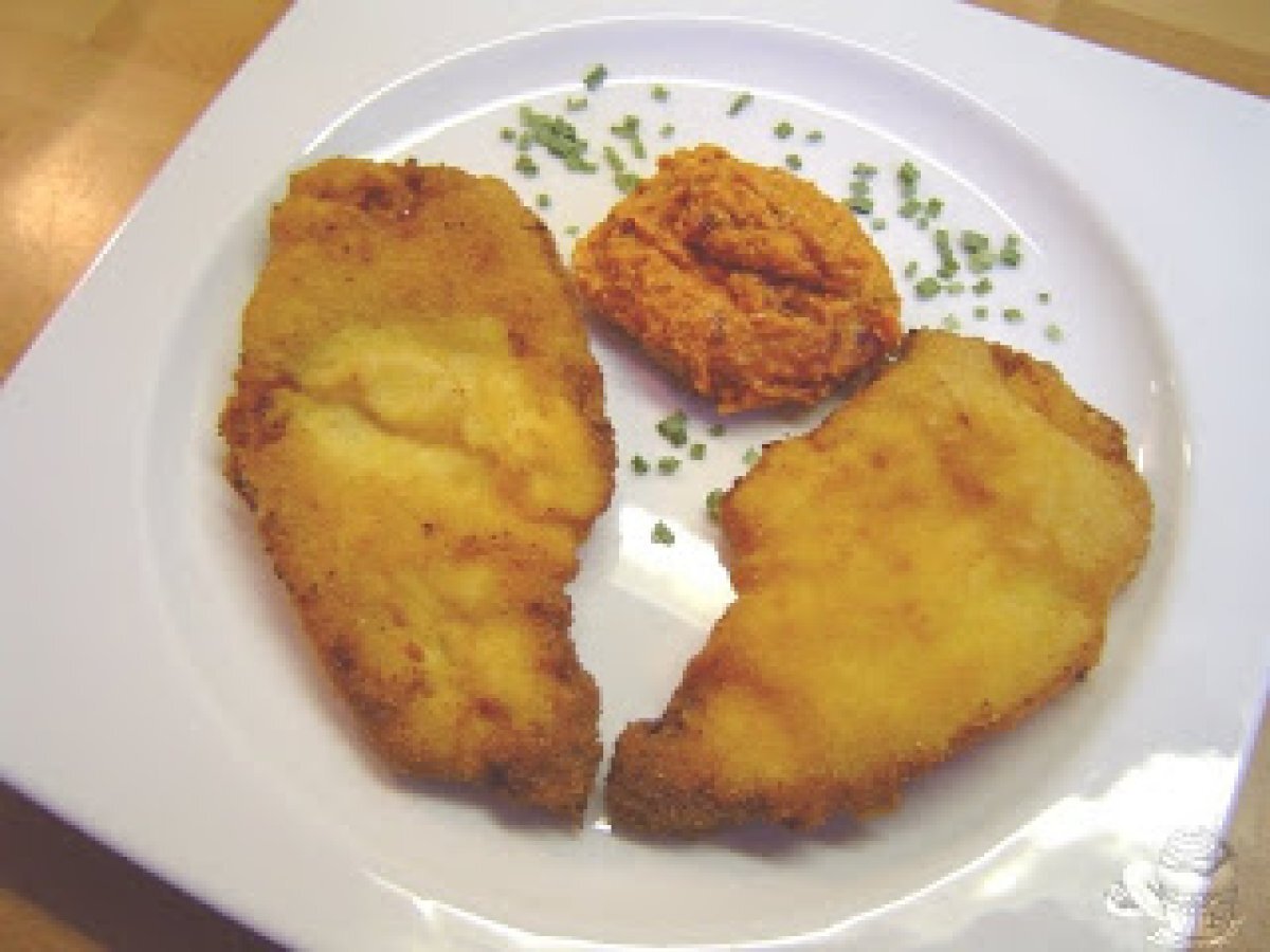 Filetes de pollo villeroi con salsa romesco - Receta Petitchef