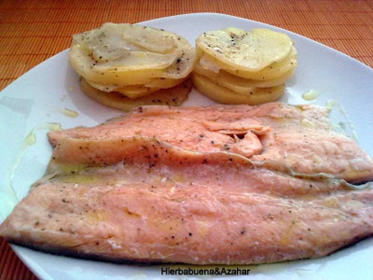 Filetes de trucha al aroma de hierbabuena y cilantro con patatas ...
