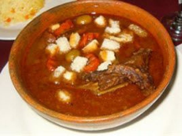 Gallo en chicha - receta salvadoreña