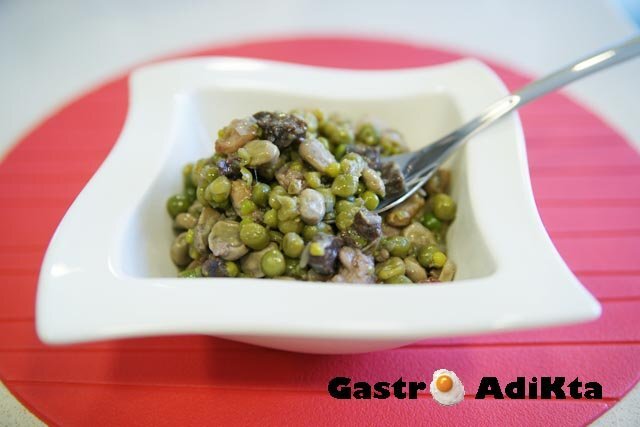 Habas y guisantes con panceta picada - Receta Petitchef
