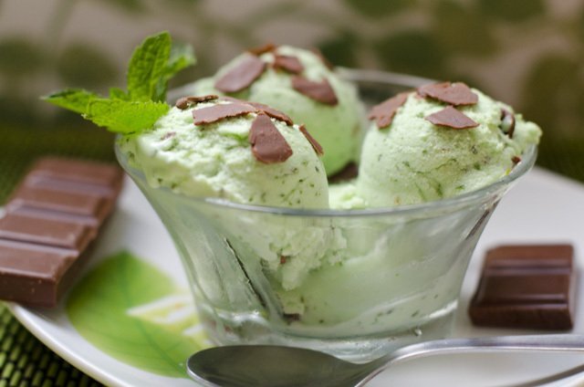 Receta de helado de menta y chocolate fácil y delicioso
