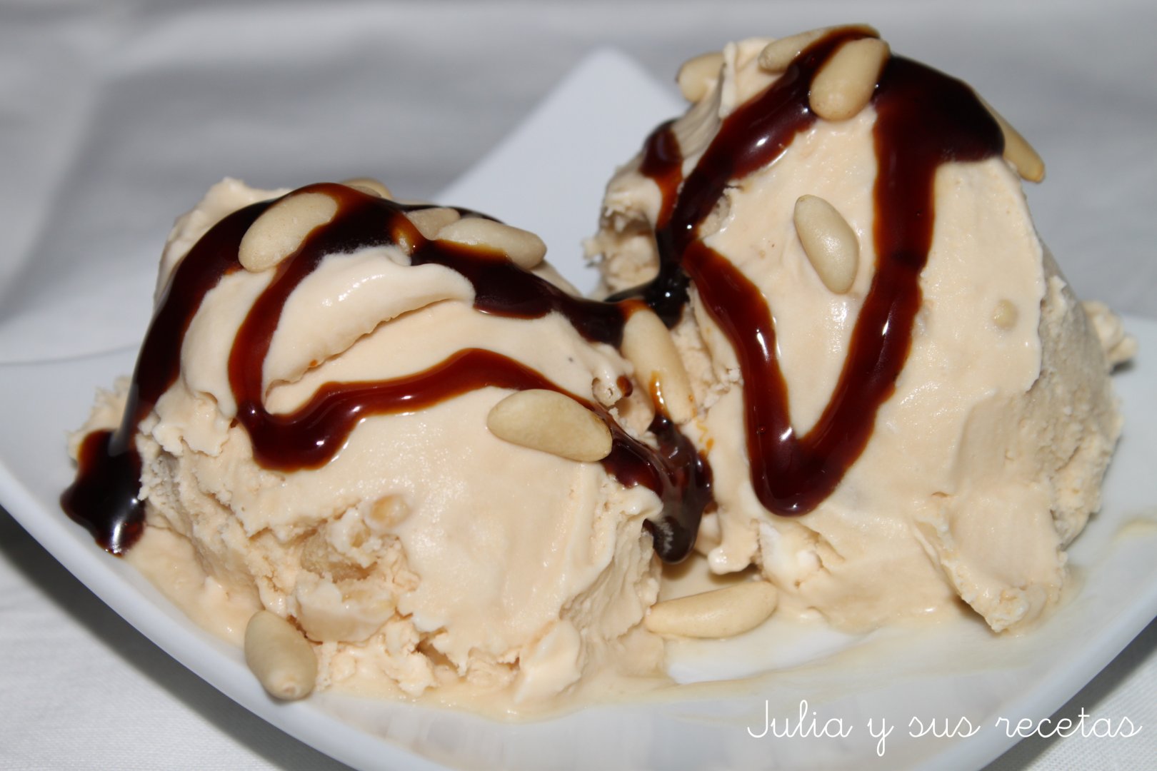 Receta de helado de nata con piñones fácil y delicioso
