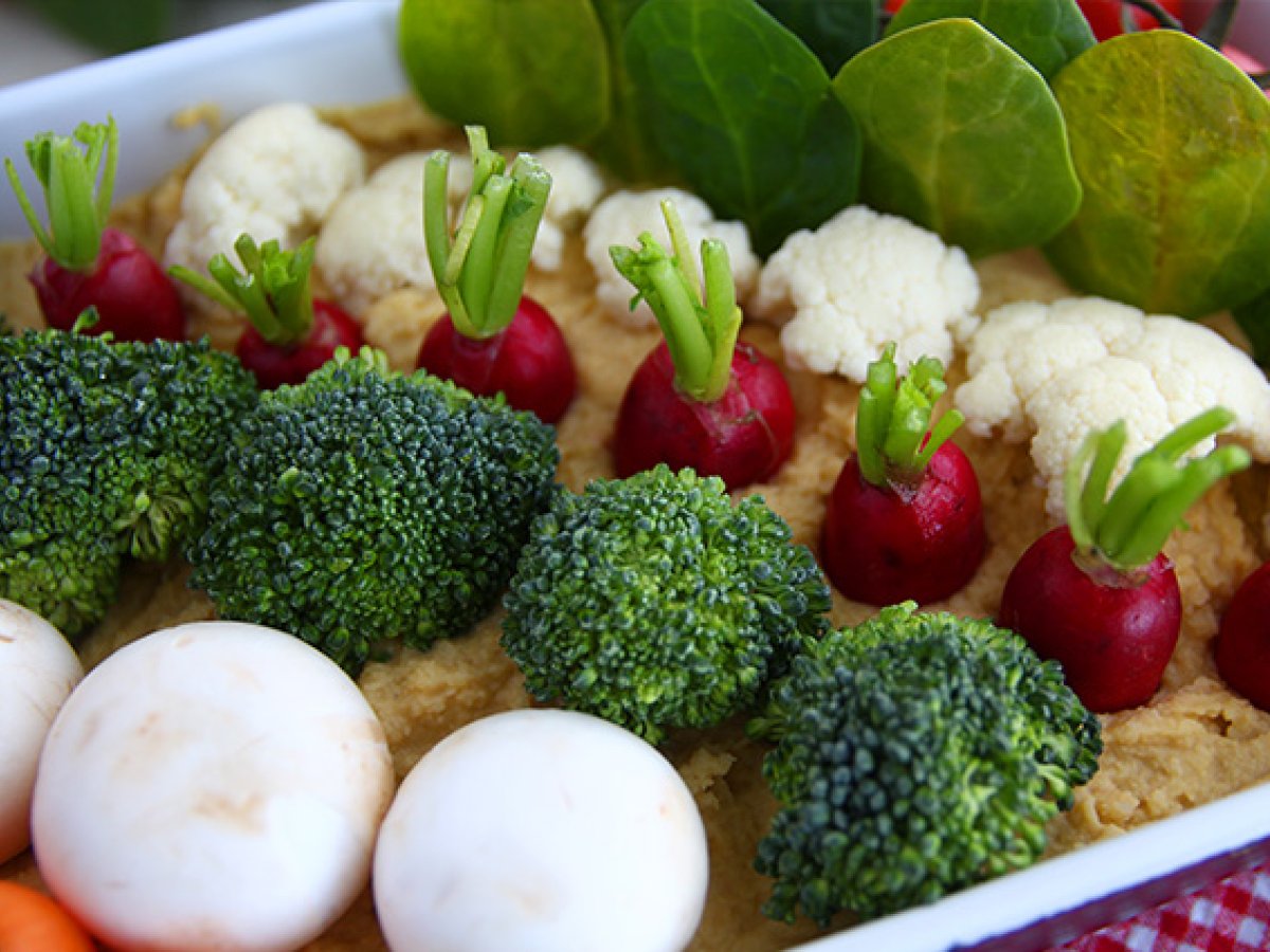 Receta de hummus con verduras del huerto de pascua
