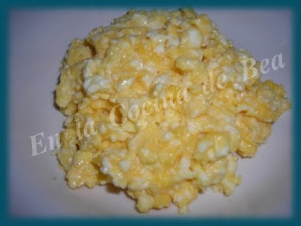 Receta de huevos revueltos con queso