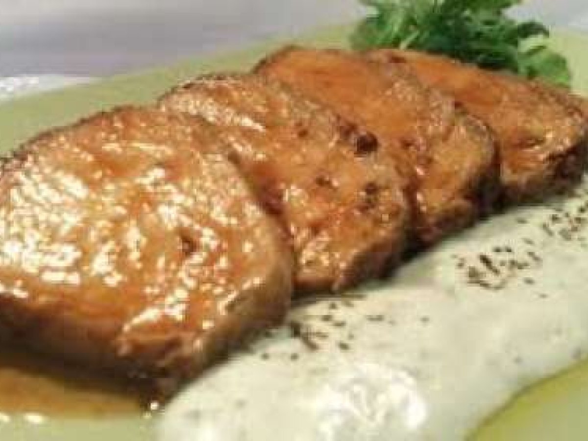 Lomo de bonito marinado con soja y cilantro, con mojo de yogurt ...