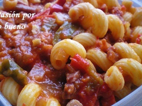 Receta de macarrones con chorizo y jamón fácil y sabrosa