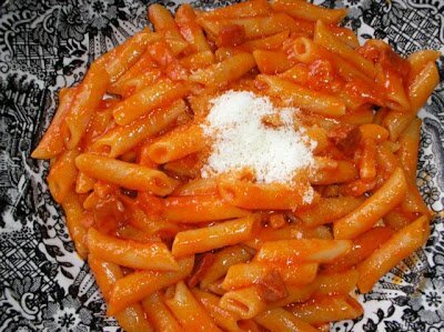 Receta de macarrones con tomate fácil y deliciosa