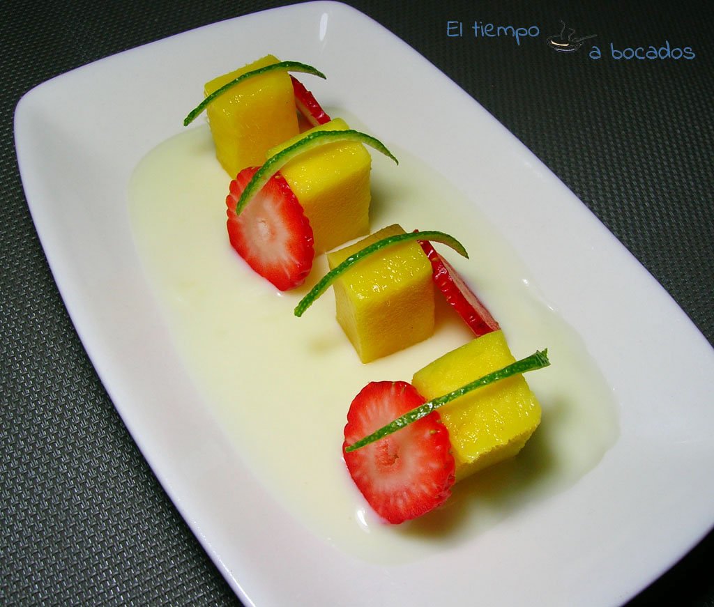 Receta de mango y fresas con crema mascarpone fácil