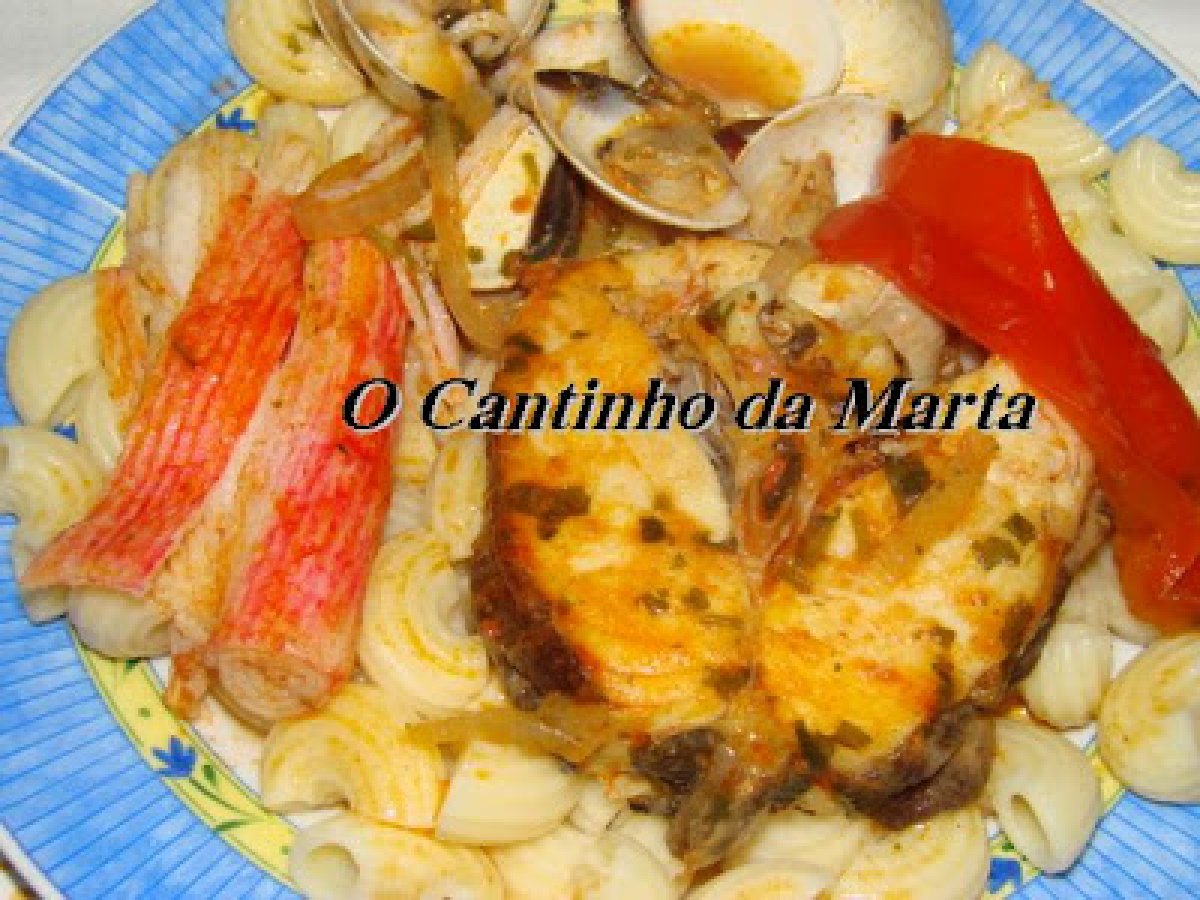 Maruca estufada com amêijoas e delícias do mar - Receta Petitchef