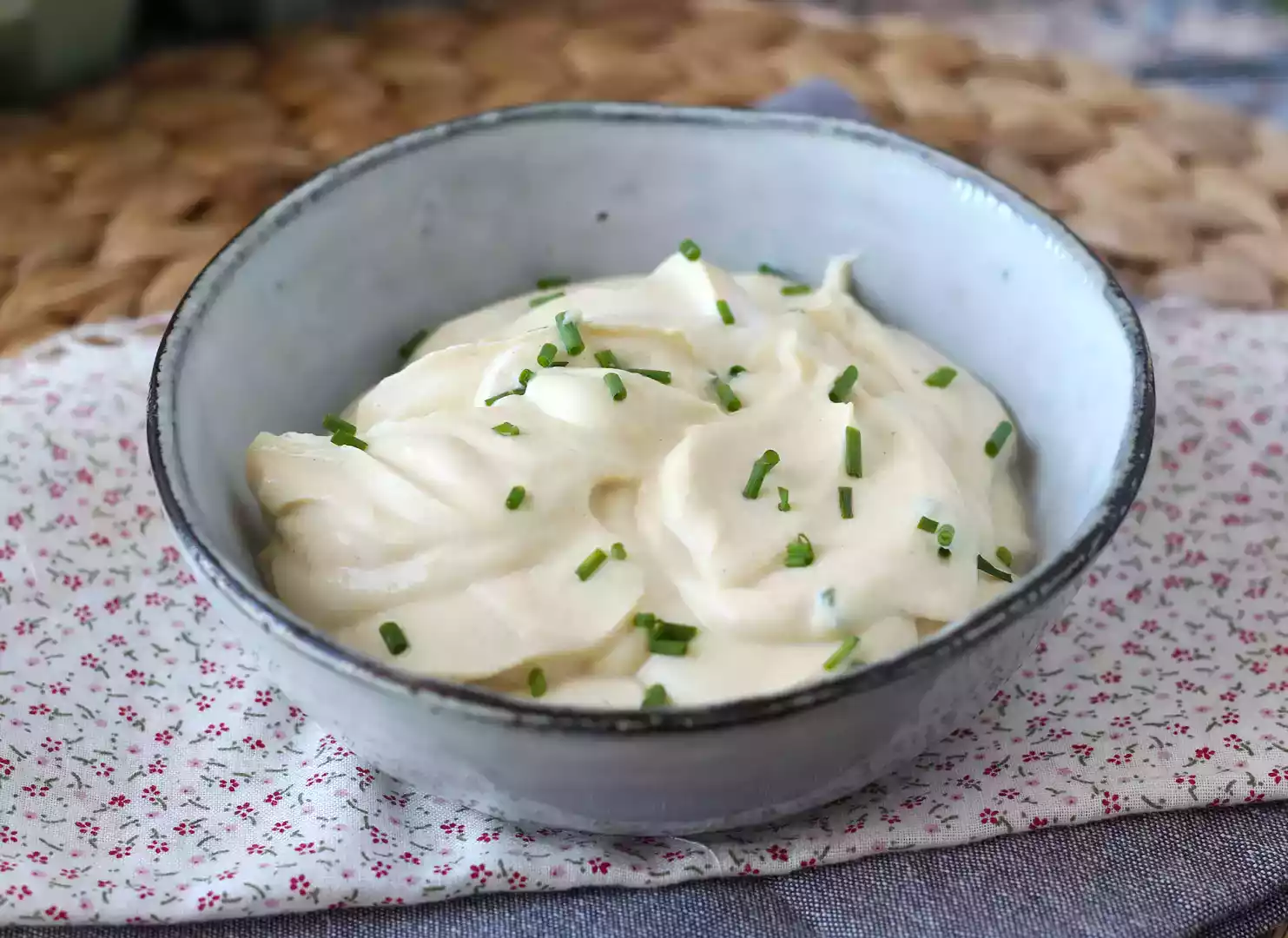 Receta de mayonesa ligera con huevo duro, sin aceite