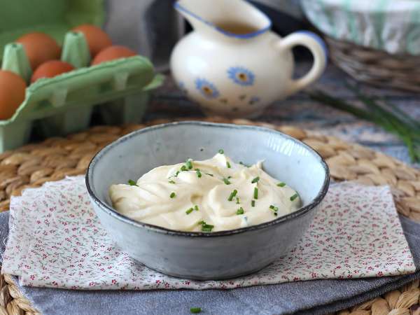 Receta de mayonesa ligera con huevo duro, sin aceite