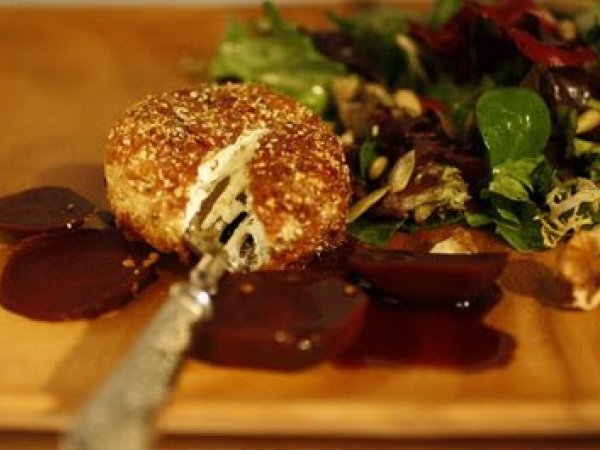 Receta de medallón de queso de cabra frito con nueces