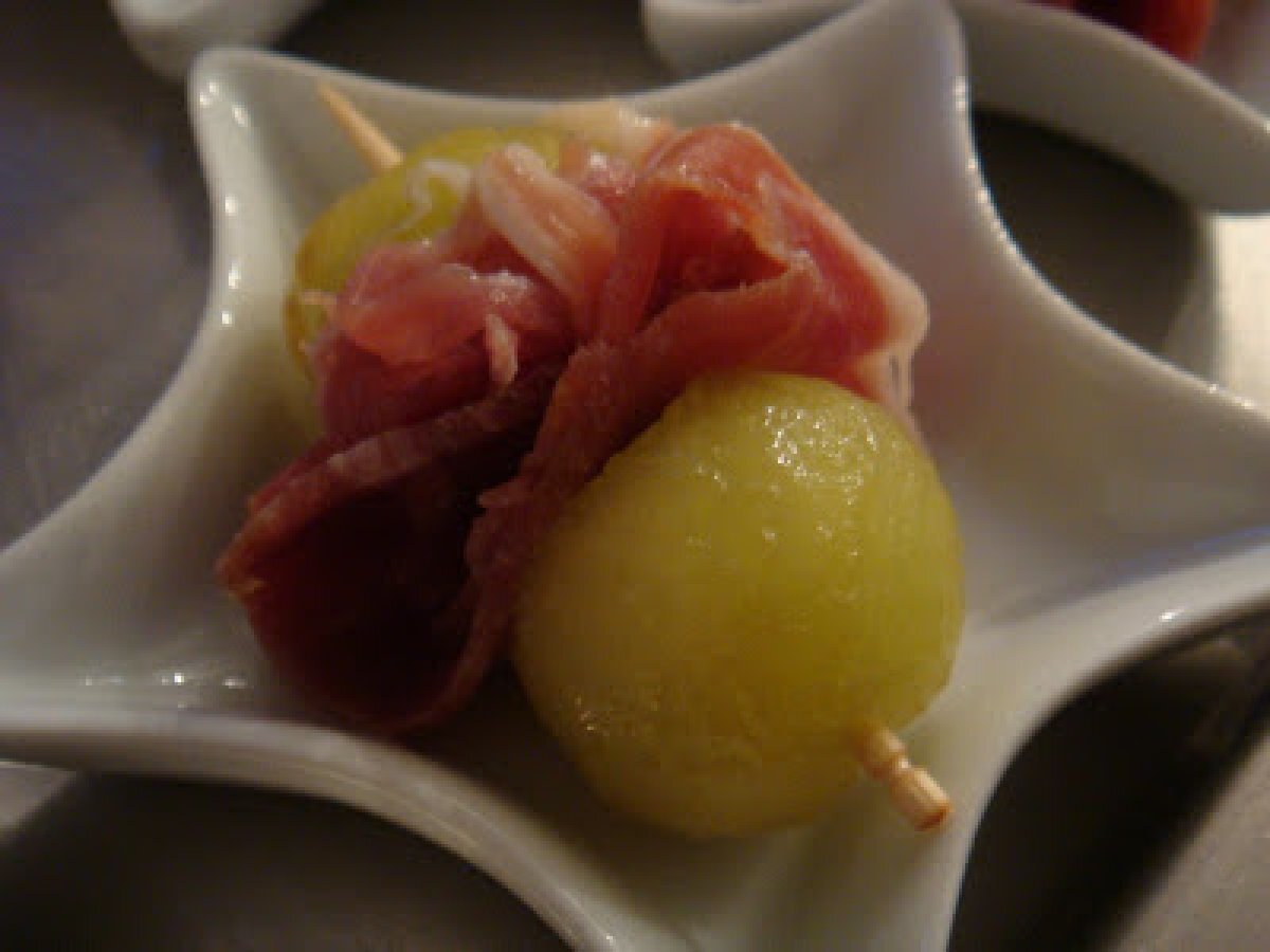 Receta de mini brocheta de melón con jamón fácil