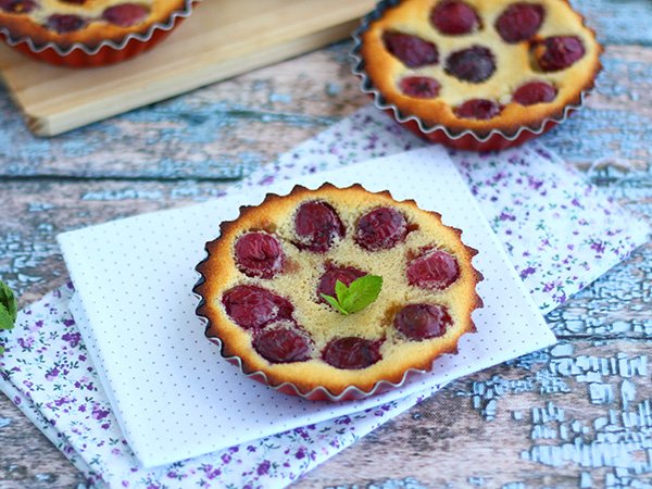 Receta de mini clafoutis de cerezas y almendras sin gluten