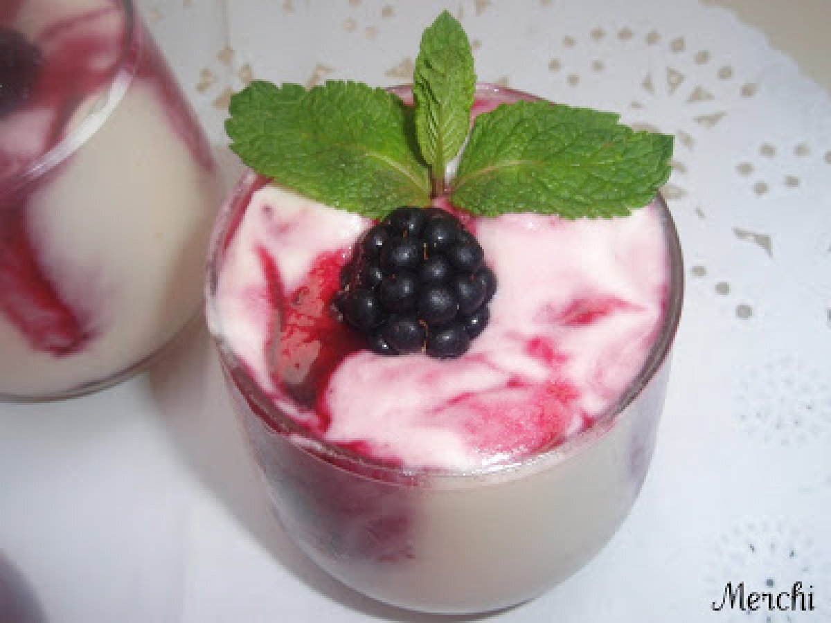 Receta de mousse de vainilla con coulis de moras