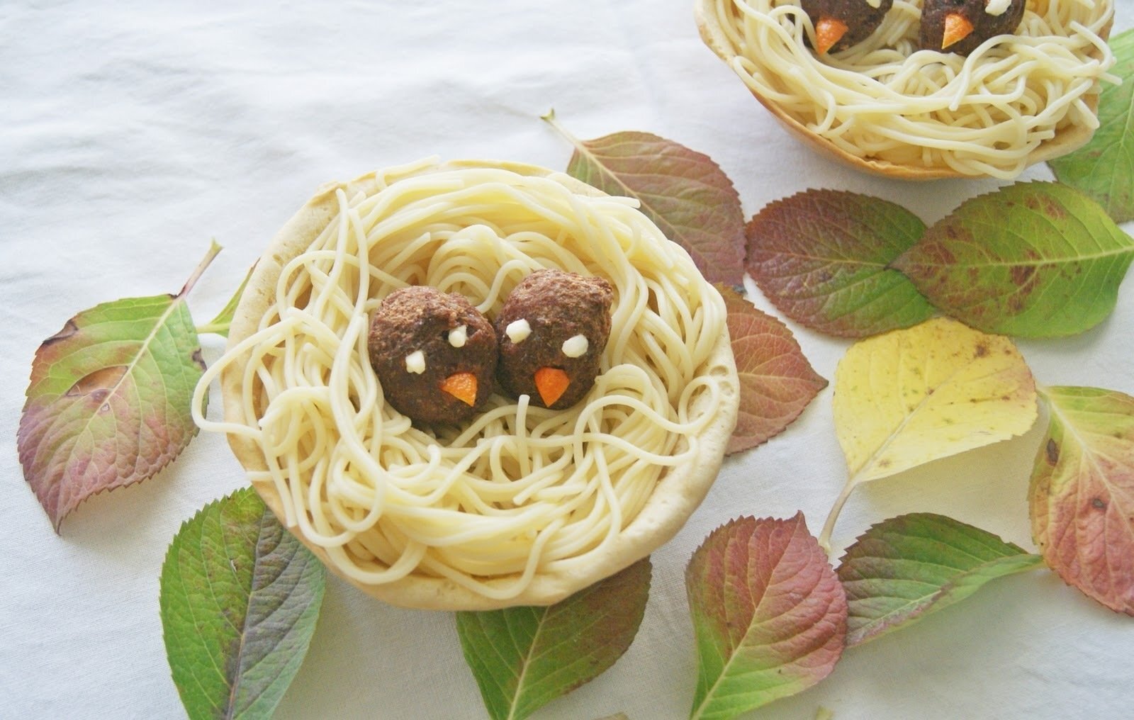 Receta de nidos de pan y espagueti fáciles y rápidos