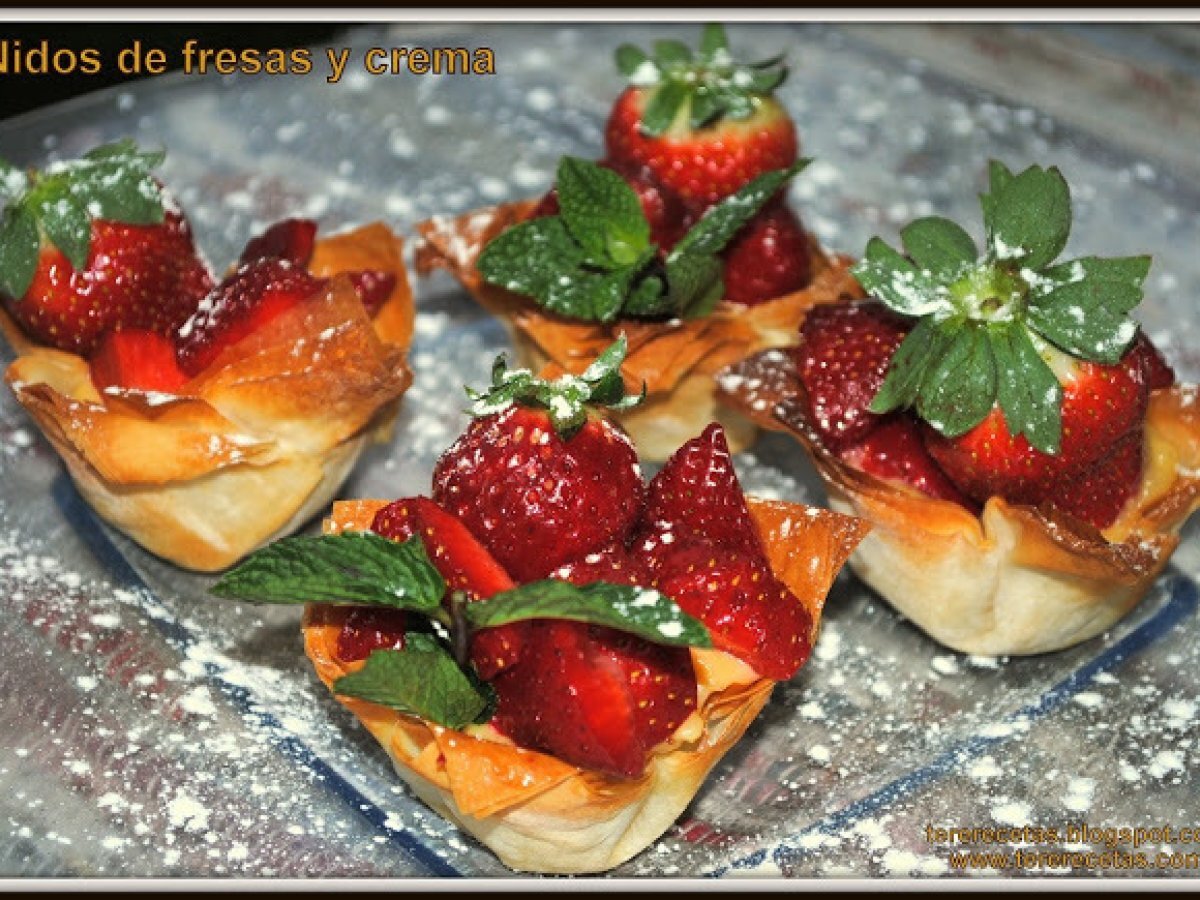 Nidos de pasta filo con fresas y crema receta fácil